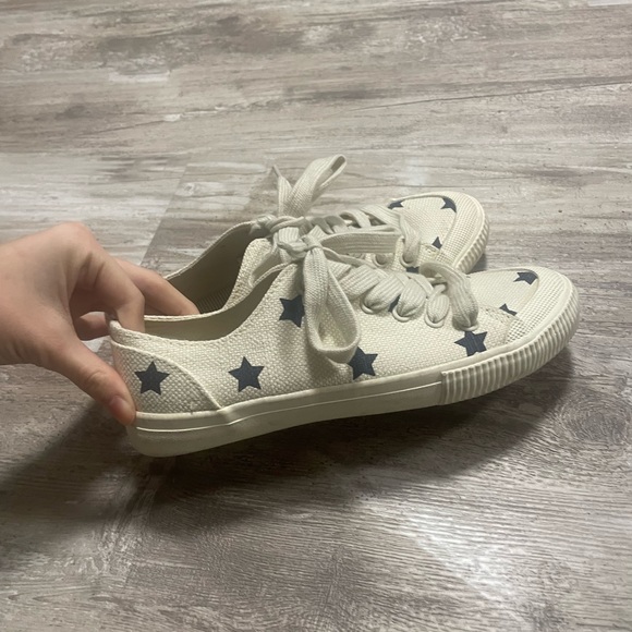 Universal Thread | Shoes | Universal Thread White And Blue Star Shoes ...